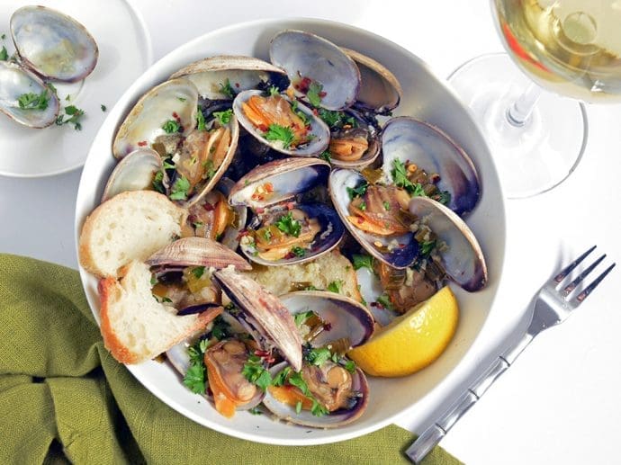 Steamer Clams with Garlic Butter and White Wine - Foodie And Wine